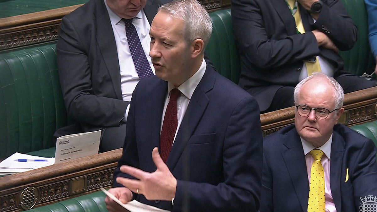 MP takes his post office campaign to Parliament - Taunton and ...